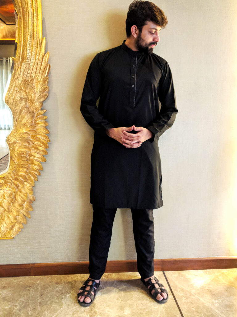 Pakistani Men's Dresses: Top Fabric & Trendy Styles!